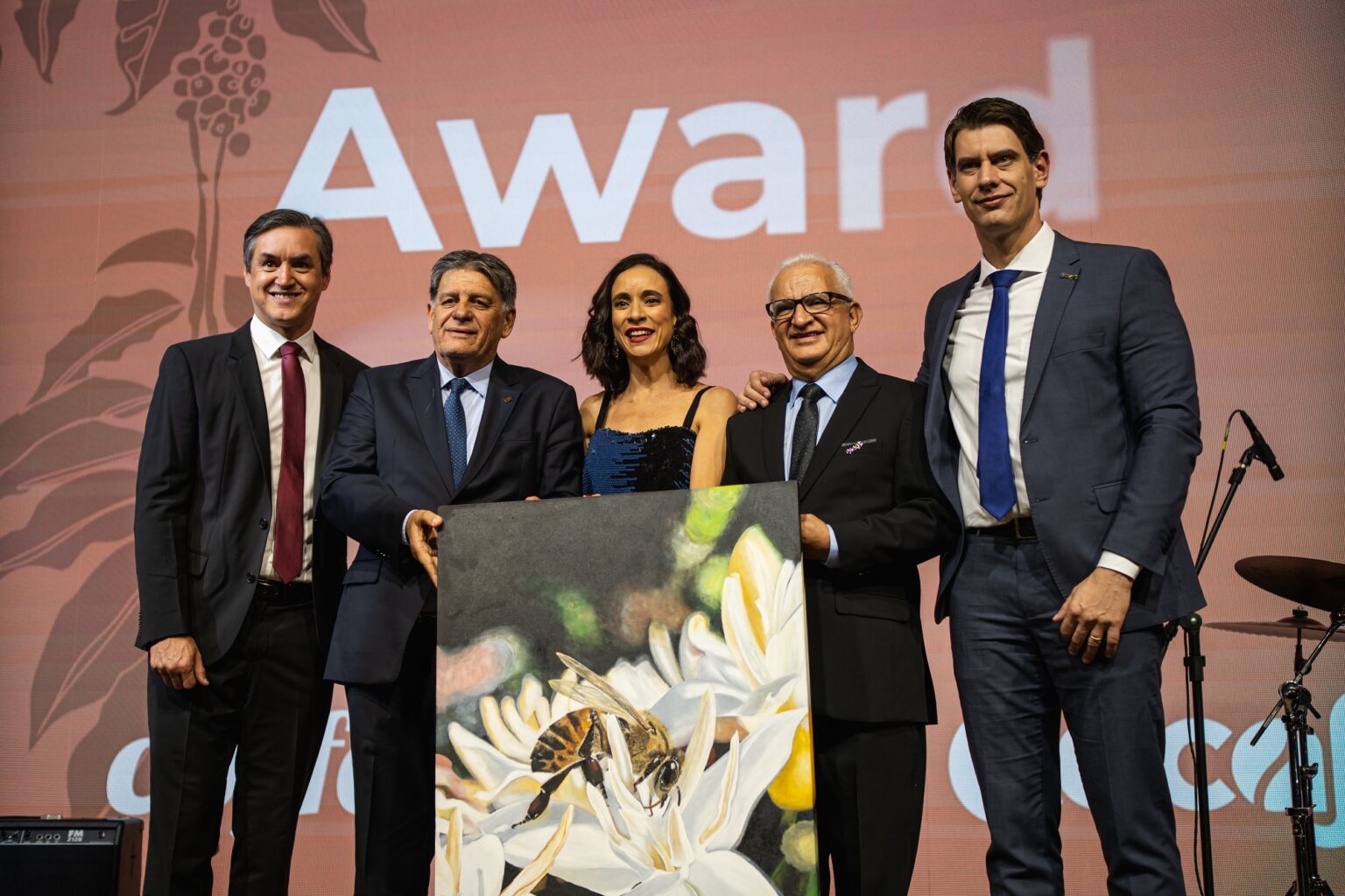 Cooxupé lança “Gerações” para comunidade cafeeira mundial – Centro do ...